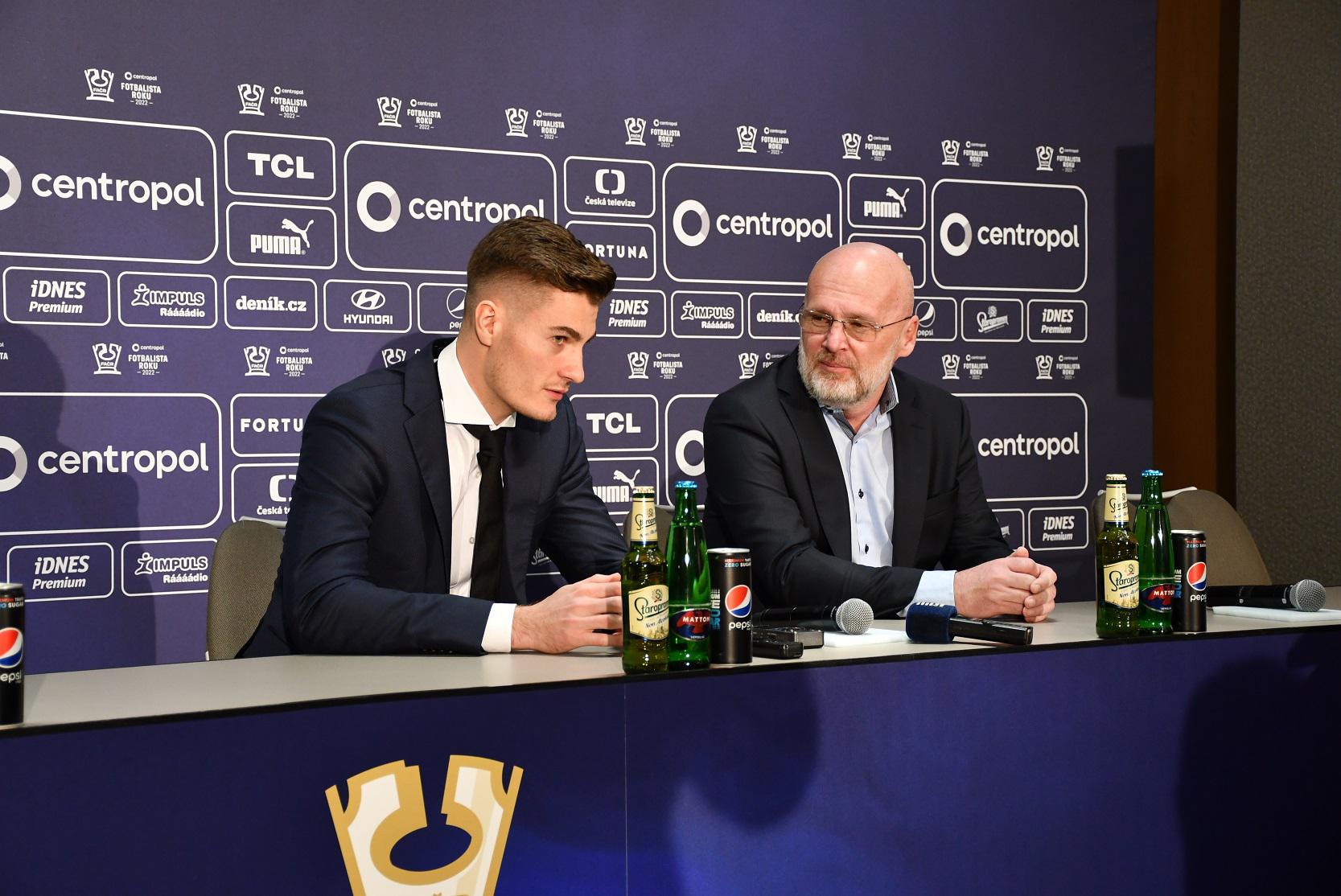 Sportovní listy | Fotbalista roku 2022 - Patrik Schick a Andrea Stašková obhájili prvenství ...